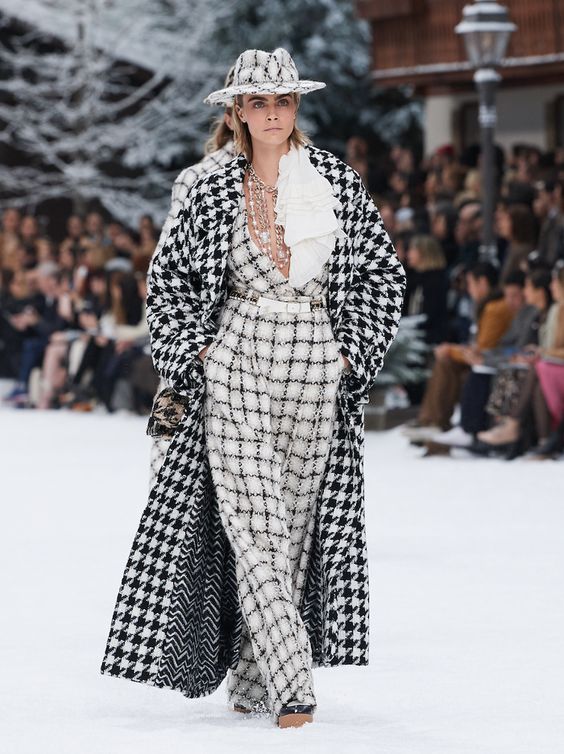 What Are the Choices For a Fashion Show Catwalk? - PeyRevent | Learning ...